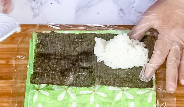 How to Make Maki Sushi Roll (Step-by-Step with Video & Recipes)